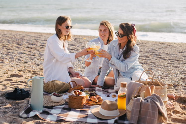 What Making Friends Overseas Is Like